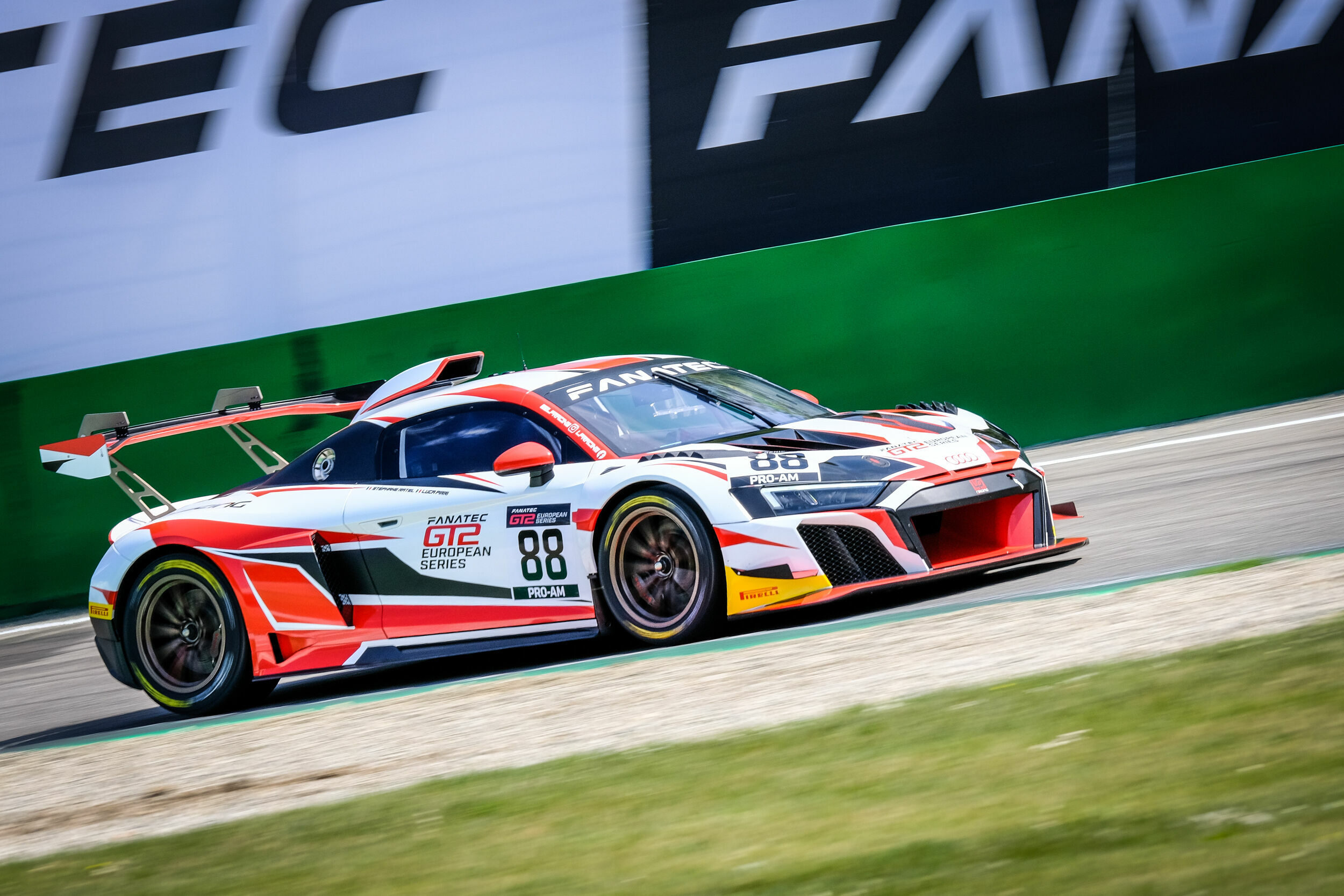Strong start for the Audi R8 LMS GT2 | Audi MediaCenter