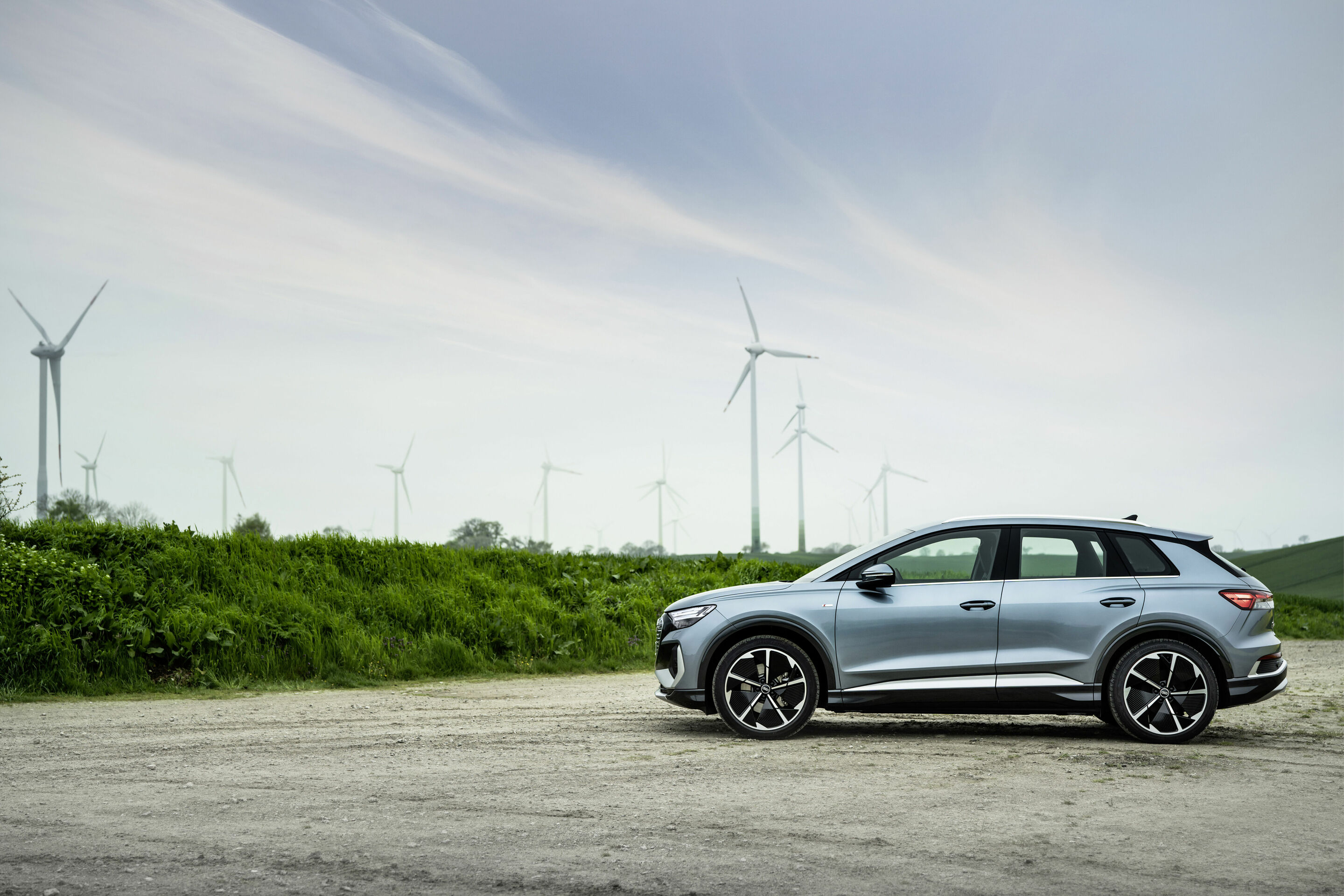 Q4 e-tron series adds new all-wheel-drive model: Q4 45 e-tron quattro ...