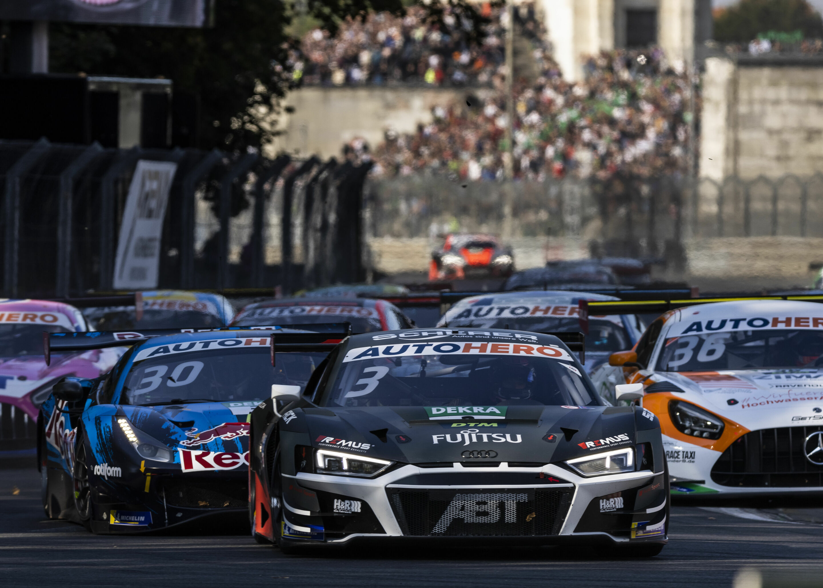 Audi R8 LMS in DTM title fight until the finale | Audi MediaCenter
