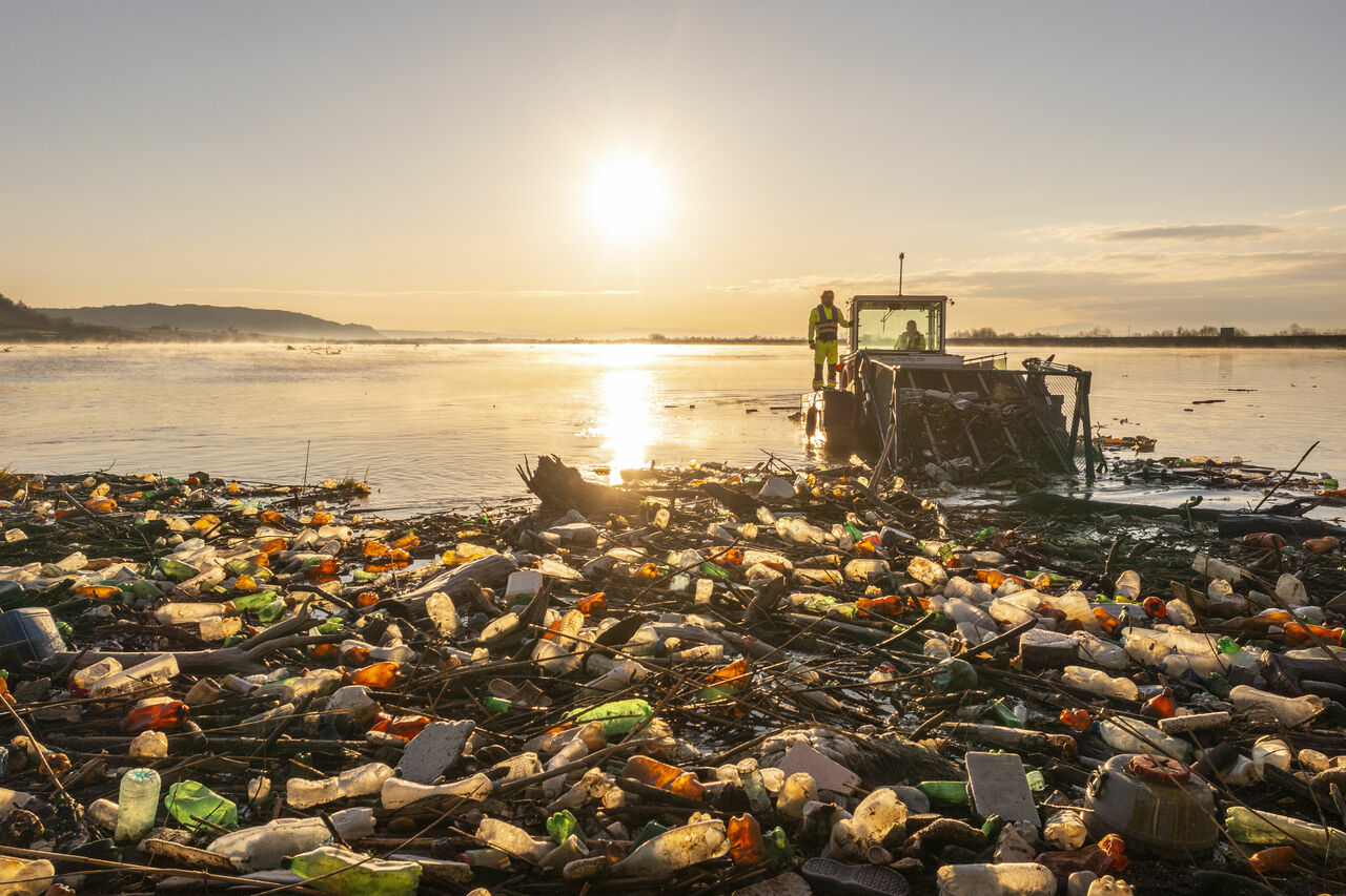 Danube cleanup mission in Romania: more than five boatloads of garbage ...