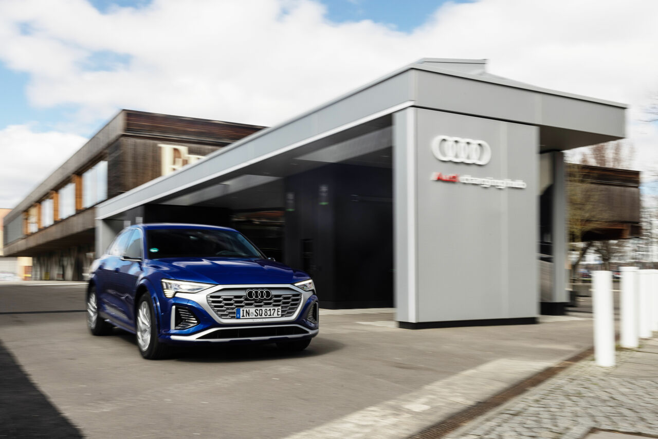 Schnellladen mitten in Berlin: Neuer Audi charging hub nutzt vorhandene Infrastruktur | Audi ...